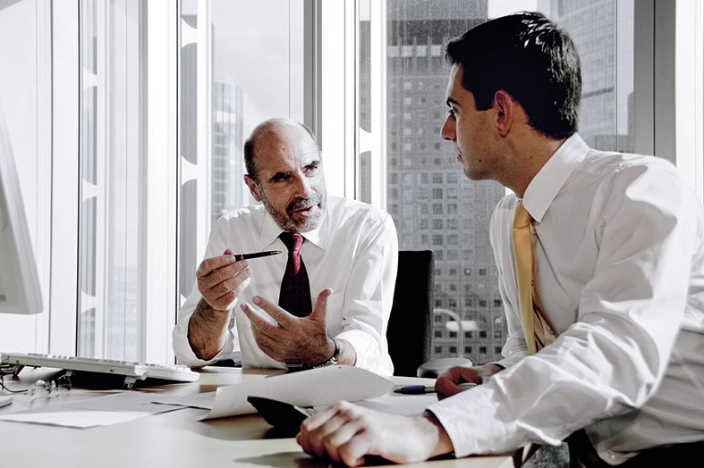¿Quién abraza al líder? - ebizlatam.com